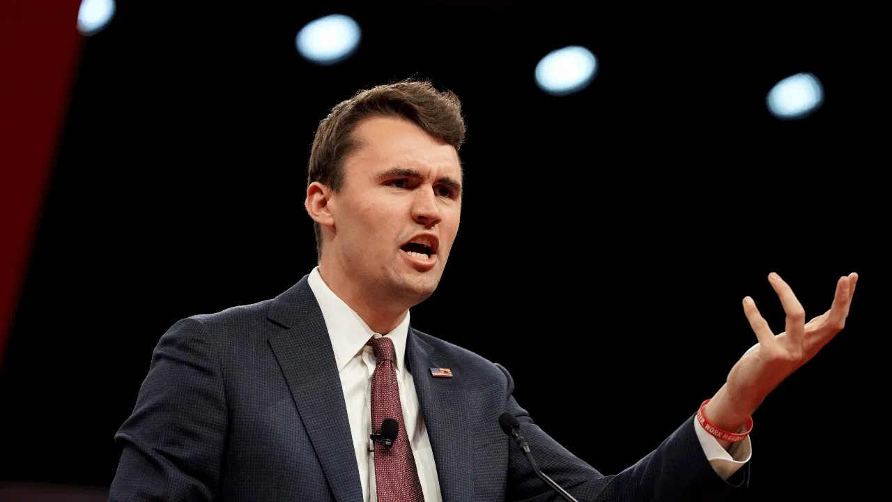 Murió Charlie Kirk tras recibir un disparo en la garganta en Utah ...
